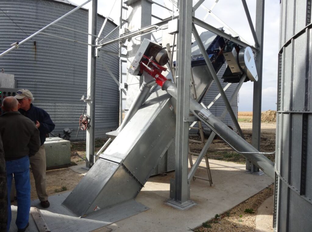 Incline Drag Chain Conveyors - Sudenga Industries Inc.